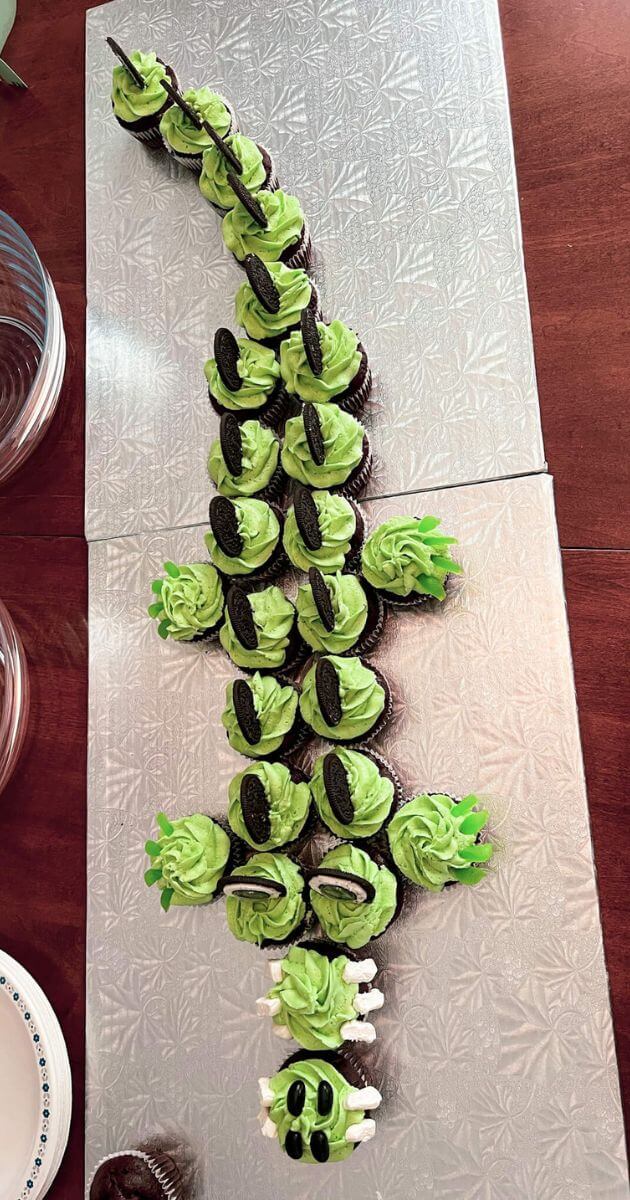 How To Make An Alligator Cupcake Cake - Sage & Solar