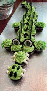 How To Make An Alligator Cupcake Cake - Sage & Solar